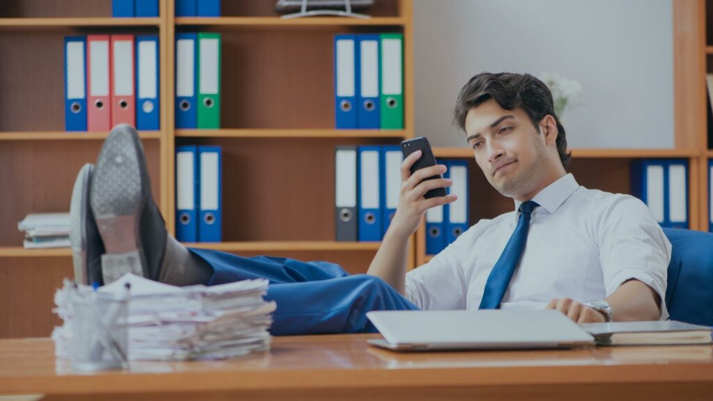 The impact of social media in the workplace - BeyondHR